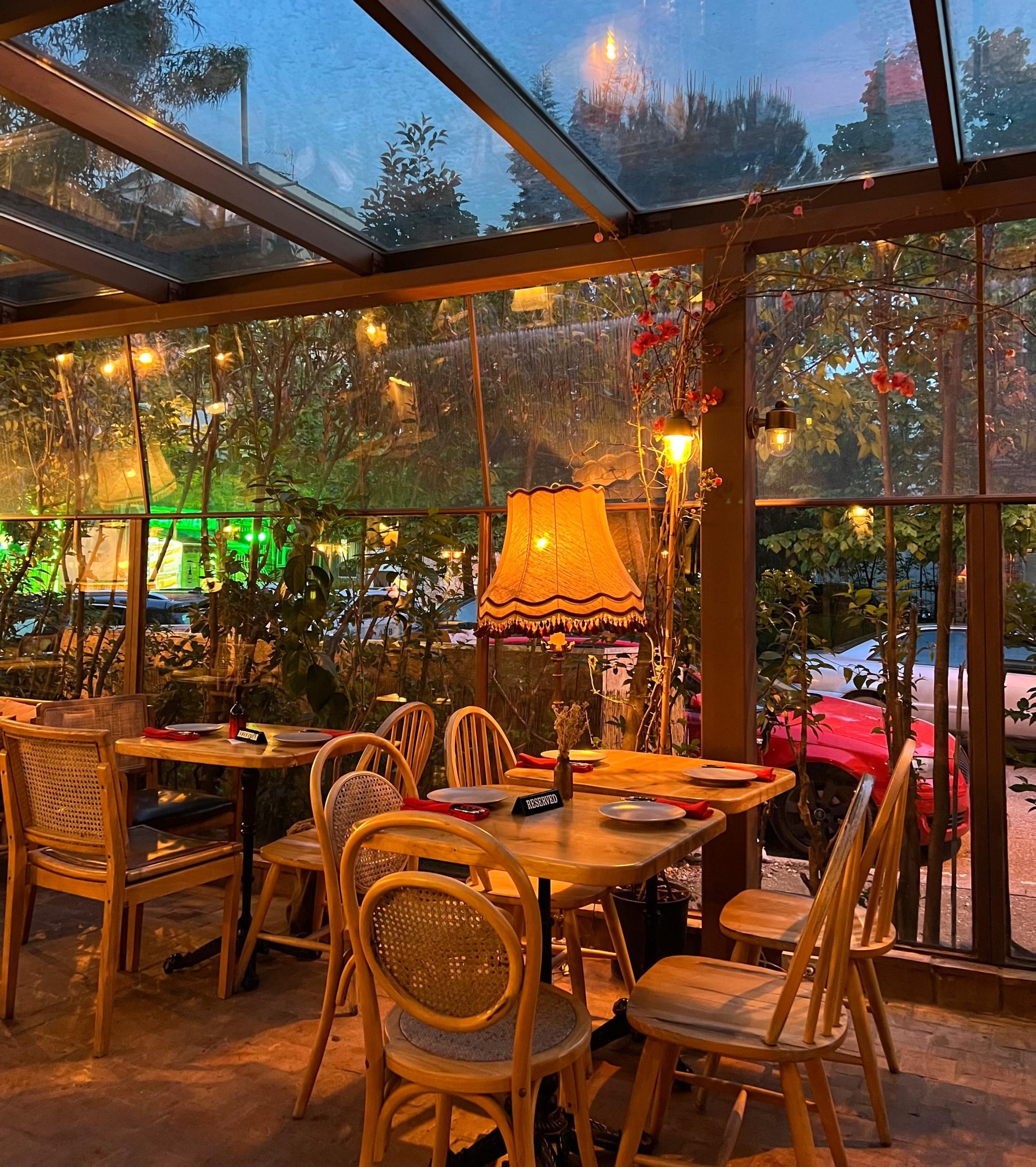 Eos Mezze Bar - STYLISPHERE